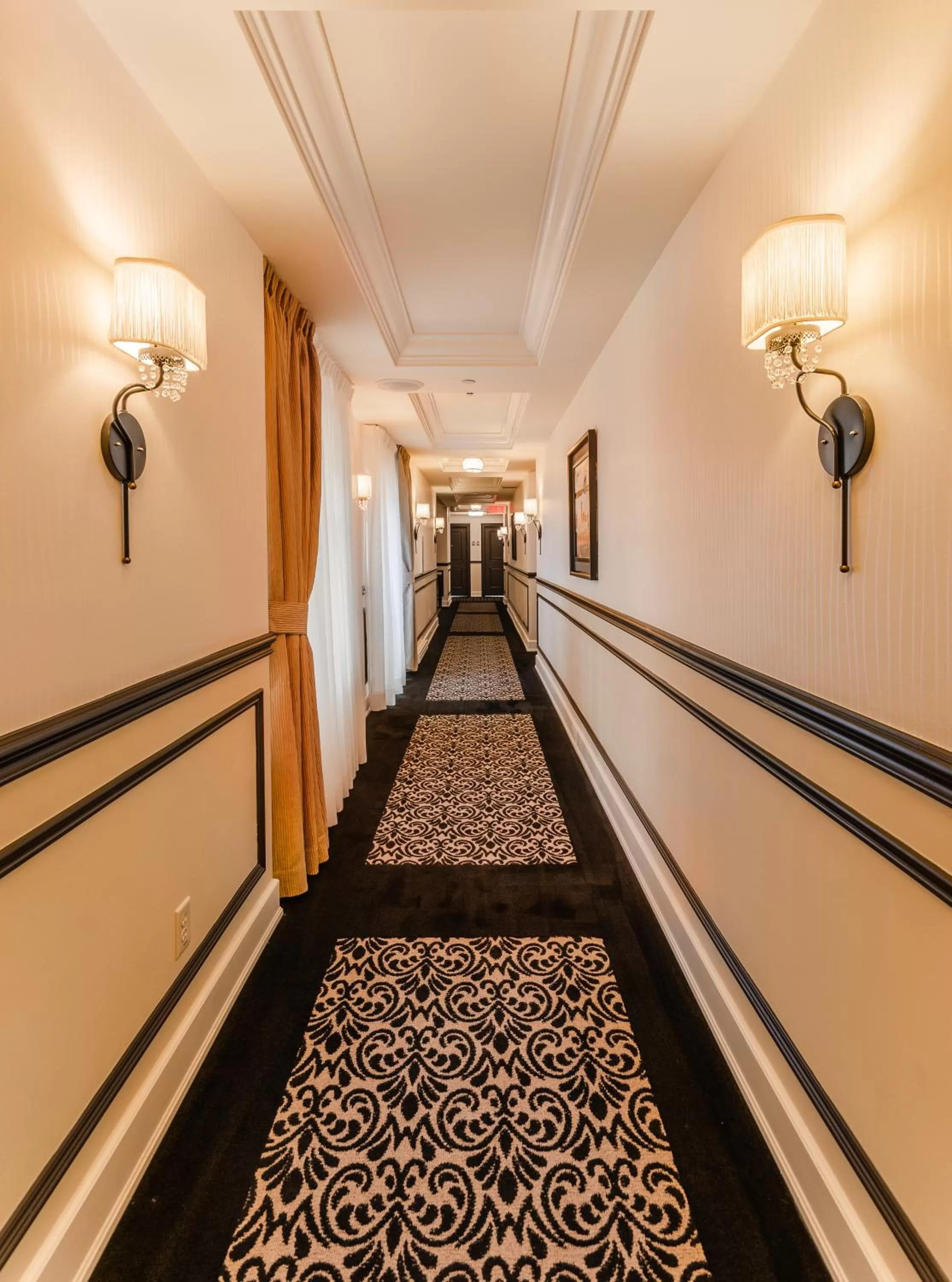 Le St-Martin Hotel Centre-ville – Hotel Particulier, Montréal, Québec ...