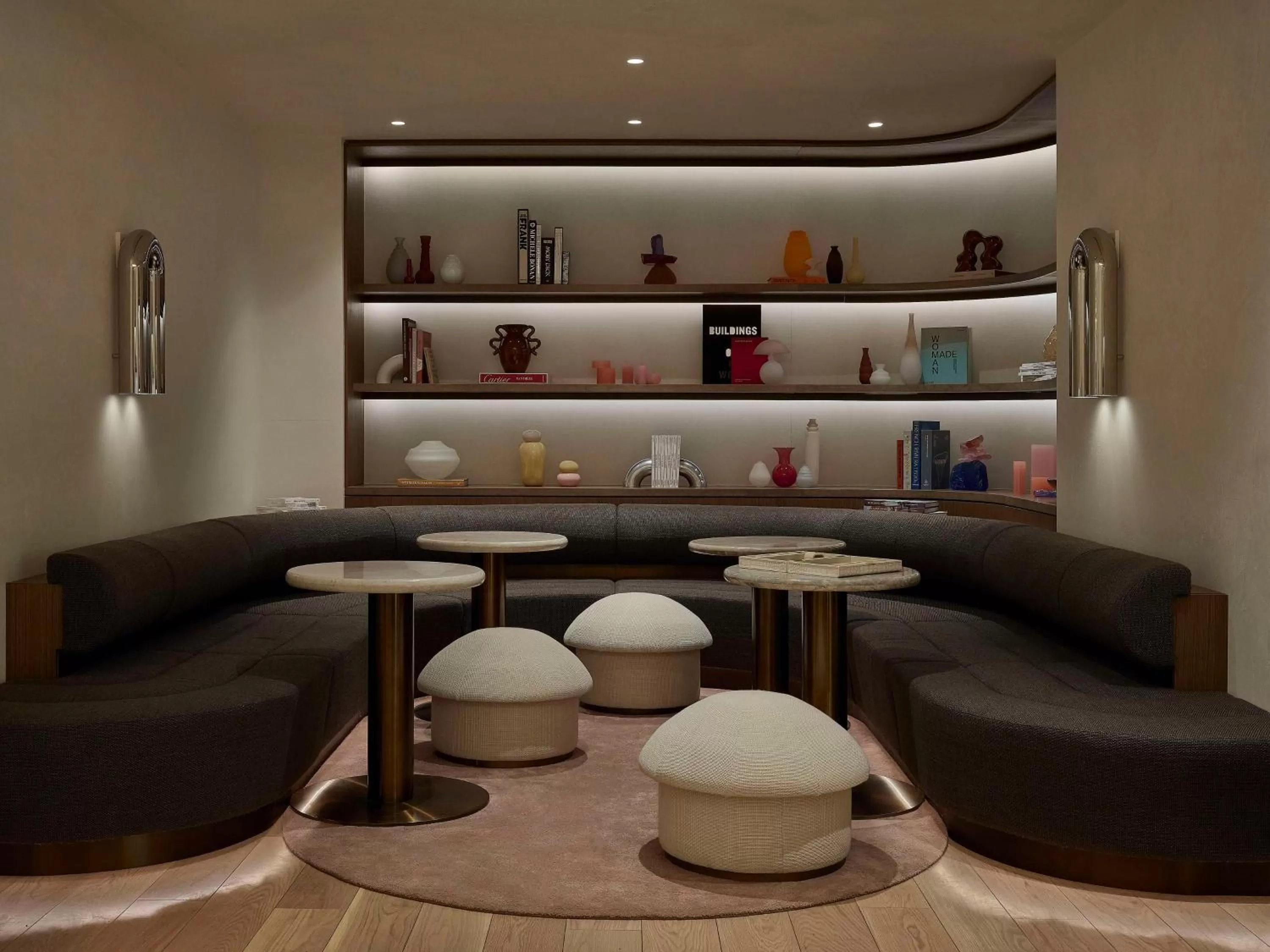 Vogue Hotel Montreal Downtown, Curio Collection by Hilton, Montréal ...