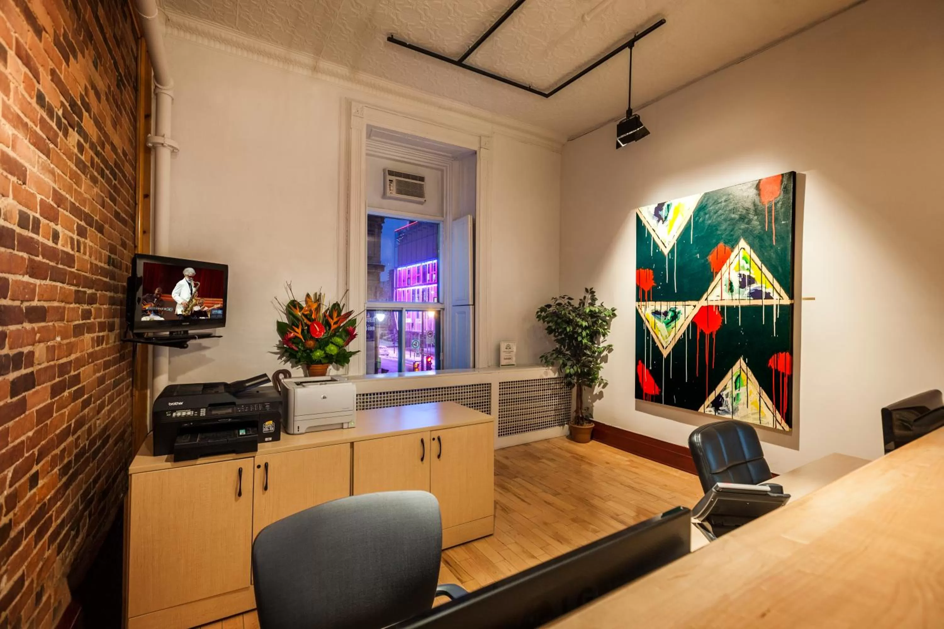 Hotel Abri du Voyageur, Montréal, Québec - from $47 - Travelated