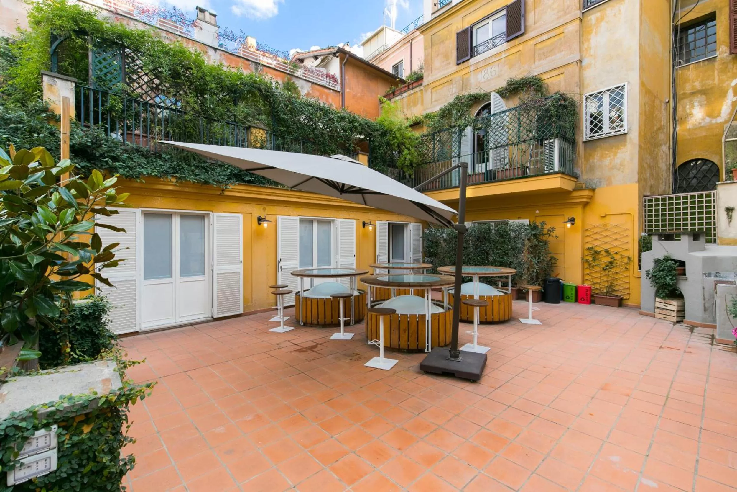 Spagna Ave, Rome, Italy - from $157 - Travelated